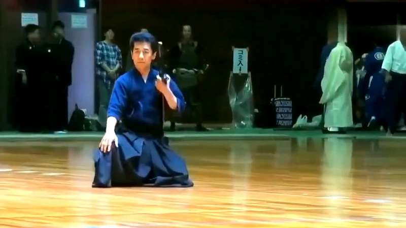 真实居合斩演示,香取神道流,果然和电视上不一样