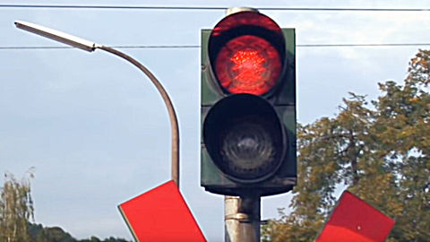 铁道红绿灯和普通红绿灯不一样?背后系统太复杂难怪容易出事故!