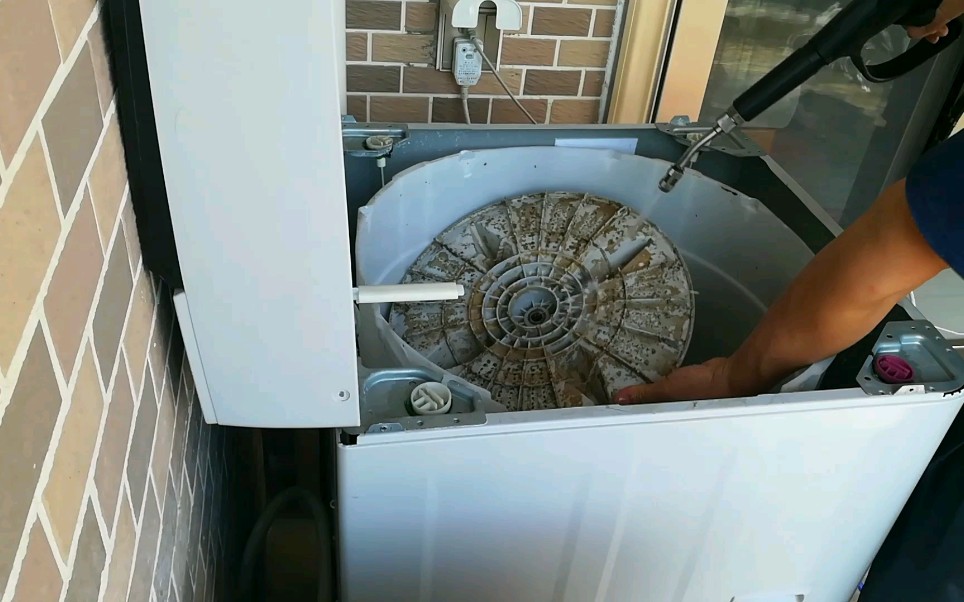 波轮洗衣机清洗用对方法,就能轻松快速洗干净