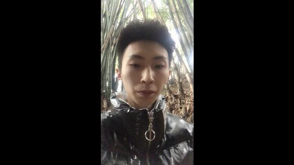 老家准备拆迁的老房子.太破旧了.感觉都快垮了,希望坚持到拆迁吧