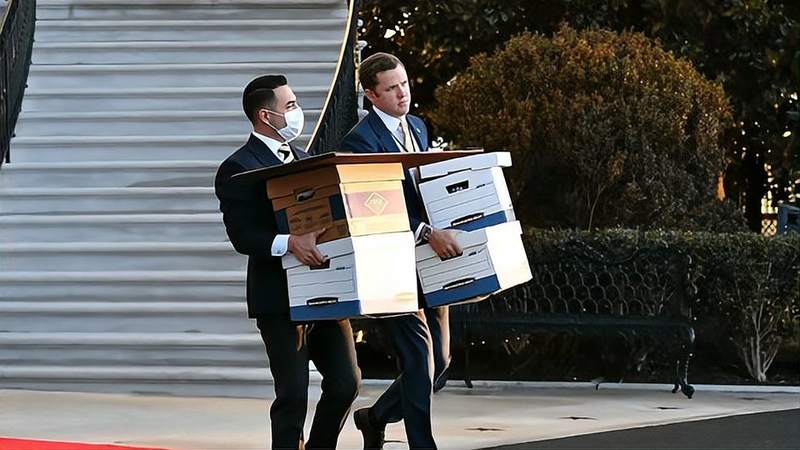 什么情况？特朗普海湖庄园被FBI搜查，疑似从白宫带走机密文件