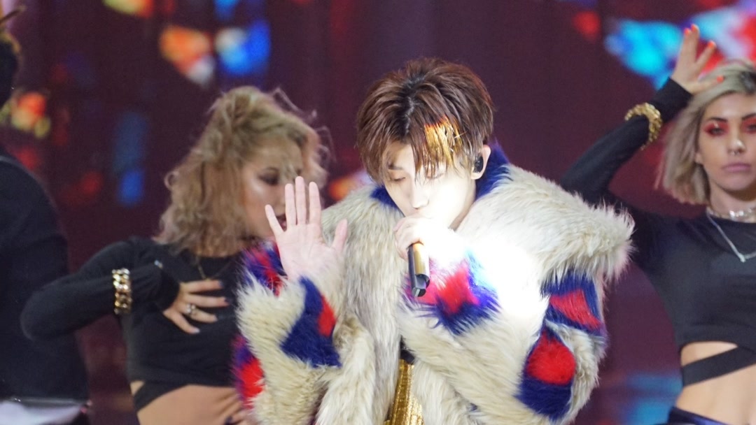 饭拍蔡徐坤1231东方卫视跨年演唱会全场,完整版近远景切换