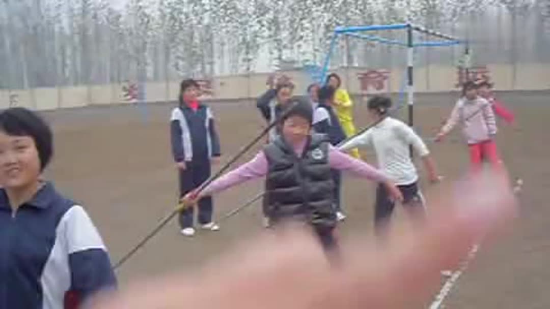 扔标枪