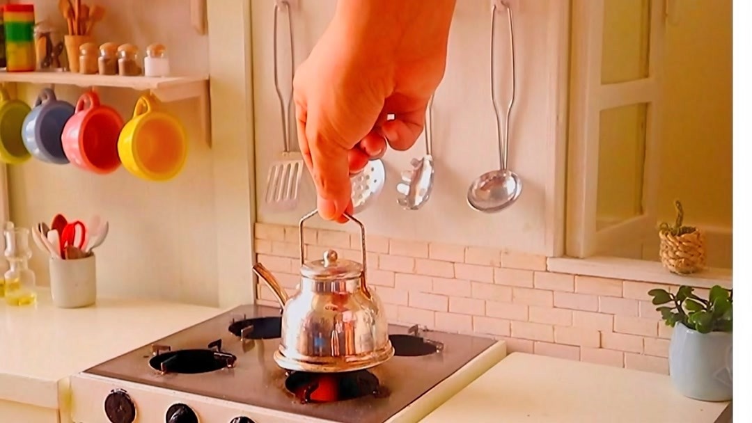 定格动画美食:迷你厨房,迷你水壶,迷你煎锅,做一杯咖啡
