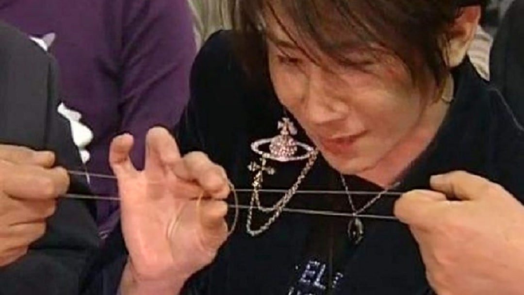 揭秘刘谦当年春晚表演过的橡皮筋穿越魔术,教学后原来如此简单!