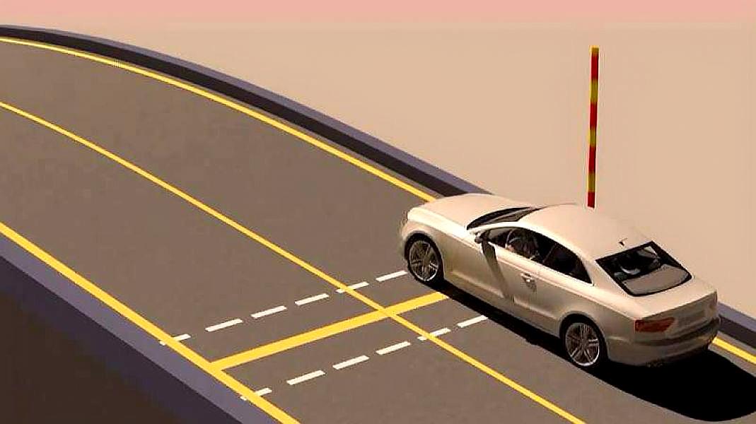 自动挡在上坡时,光踩油门是错误操作,老司机这样上坡才安全!