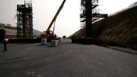 现浇箱梁天桥墩柱施工现场,方形墩施工模板及钢管支架施工