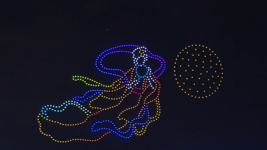 千架无人机“起舞” 上演炫酷“大片”