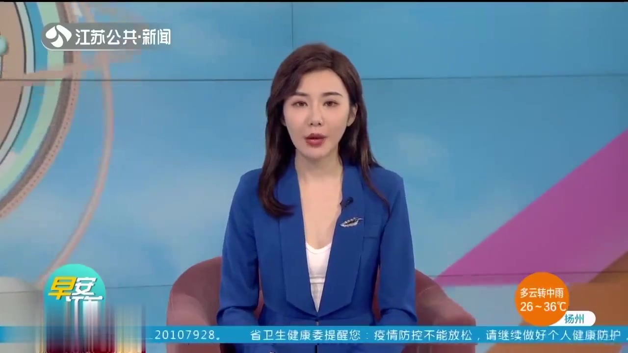 地下燃气管发生泄漏,抢修人员布置新管线,排除漏气风险
