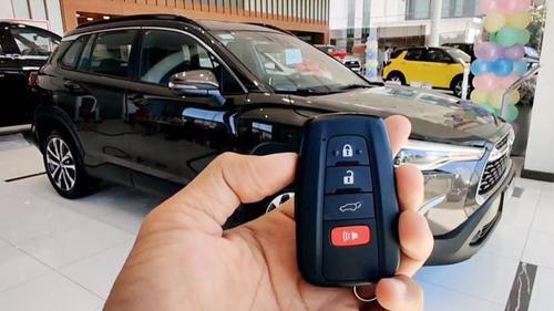 新车到店,实拍2022款丰田卡罗拉锐放,拿到钥匙看到实车太惊艳了