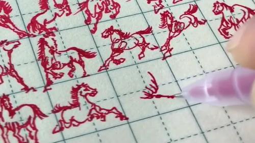 简笔画的最高境界,在纸上划拉几下,一只生动的马就呈现了