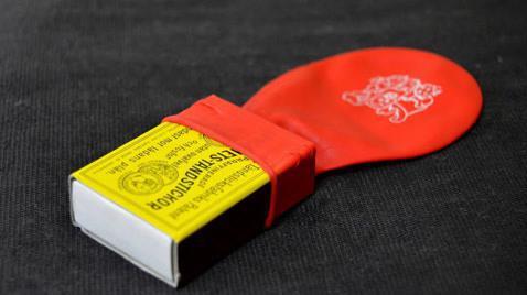 阿里爸爸实验室:用气球和瓶盖制作削笔刀,太有创意了!