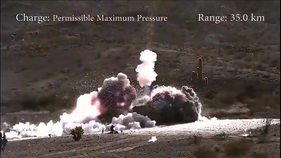 慢镜头下的精确制导炮弹,被击中的物体瞬间灰飞烟灭