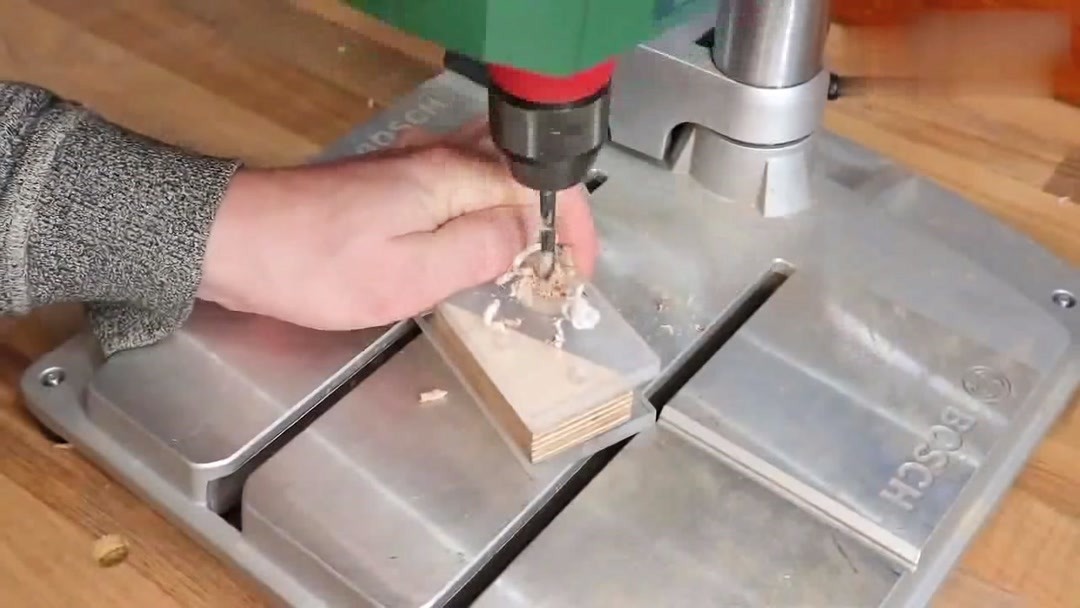 一个传统工具木工刨,小小的东西,蕴含极大的智慧