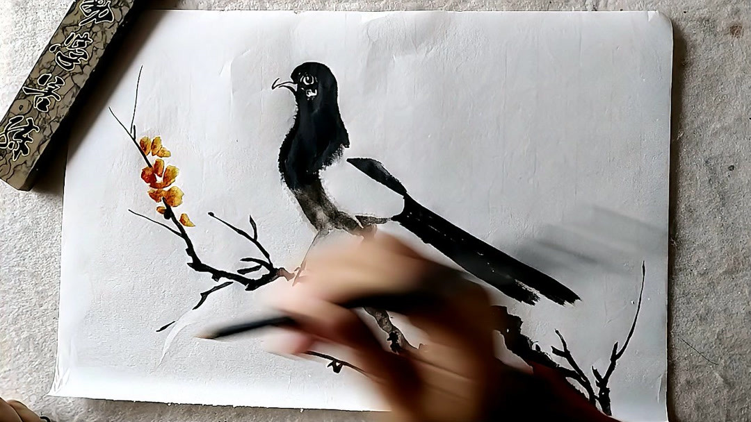 画一只灵动的喜鹊登梅,写意腊梅绘画技法。看完你也会