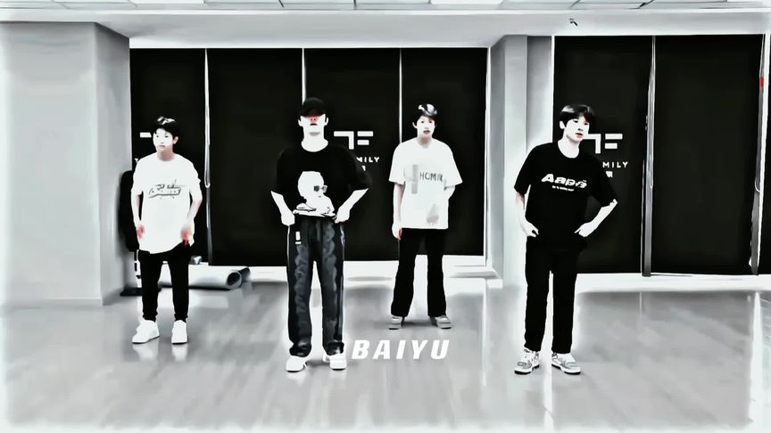 太喜欢这个舞蹈了!#苏新皓 #张极 #穆祉丞 #张峻豪 #tf家族三代