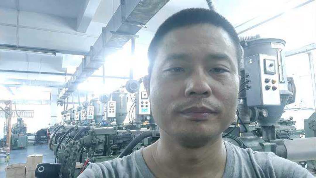 注塑机液压油起气泡修不好,请外援也没修好