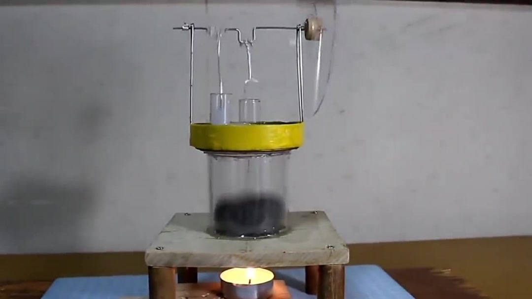 很直观的斯特林发动机模型,原理看得明明白白