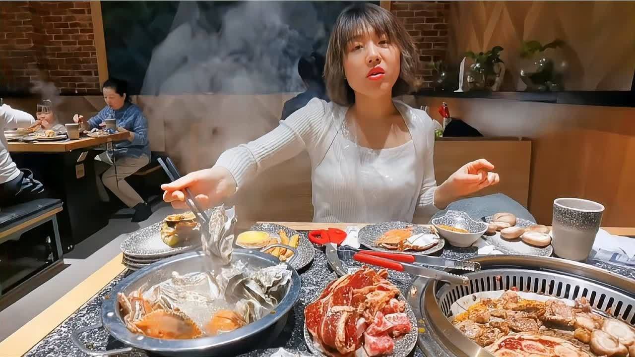 老公单位连发两月工资,和媳妇庆祝吃自助大餐,放纵的感觉真好