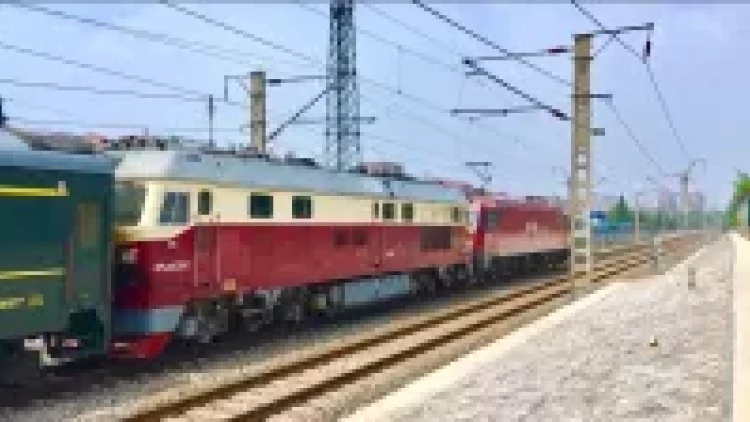 【火车视频 | HXD3D附挂DF4D牵引2051,G8004和G8011延长大连,...