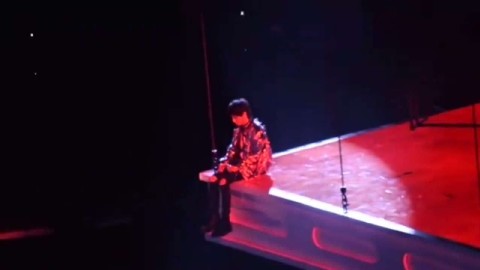 2018跨年演唱会,华晨宇直播事故,干坐着发呆