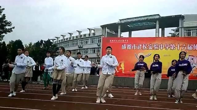 运动会上整个班级跳《失恋阵线联盟》,真的太好看了,太优秀了