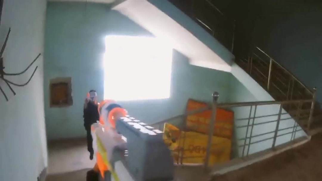 真人CS玩具枪大战:黑客老巢之战!