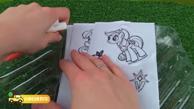 哇!真有趣的小马宝莉画画小套装,一起看看怎么使用吧!