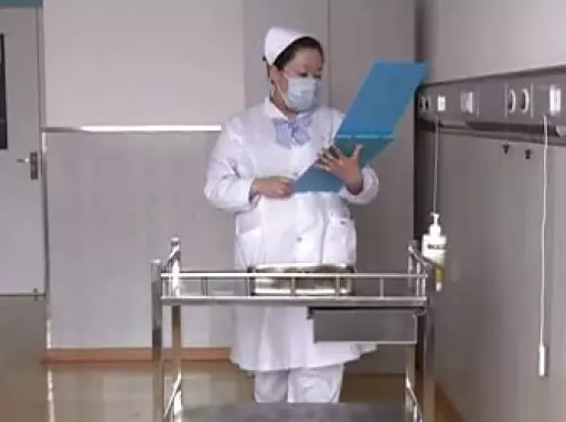 伊春市中心医院-经气管切开、口鼻腔吸痰技术-张艳凤