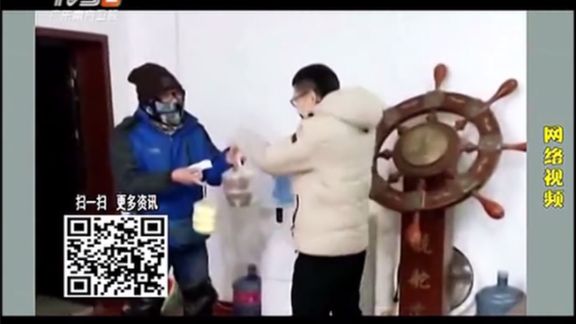 叫个外卖还有表演看,顾客点名要他送餐,外卖小哥一夜变网红