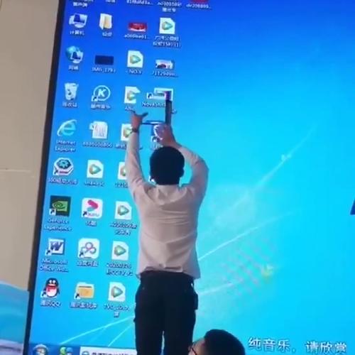 学校的迷惑行为,现在科技都倒退成这样了?电脑桌面移动如此复杂?083