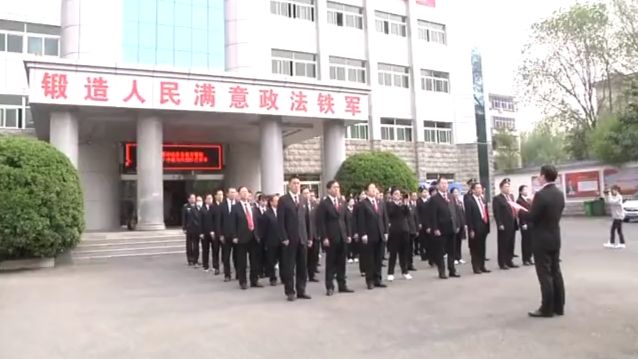 区法院举行“公开承诺一句话”暨“我为群众办实事”签名活动