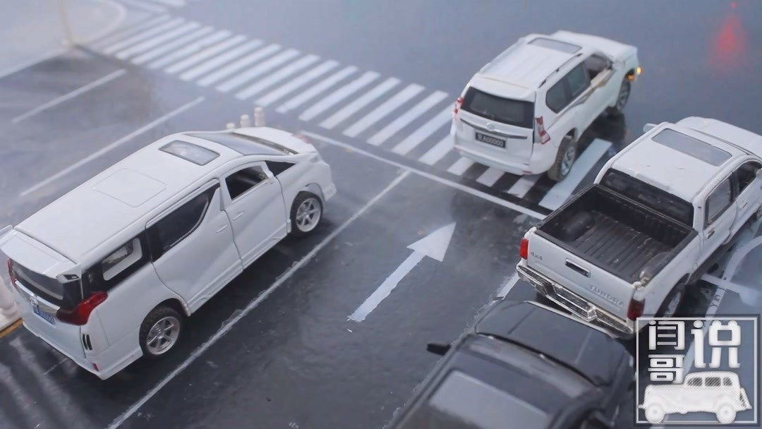 怎样才算闯红灯？闫哥讲解闯红灯的判断标准