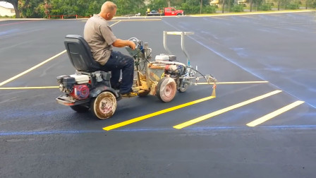 牛人控制机器精准绘制交通标线,看完引起舒适
