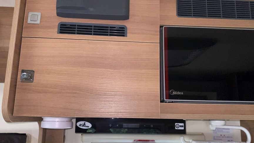 房车旅行一年多了,介绍一下房车上的厨房