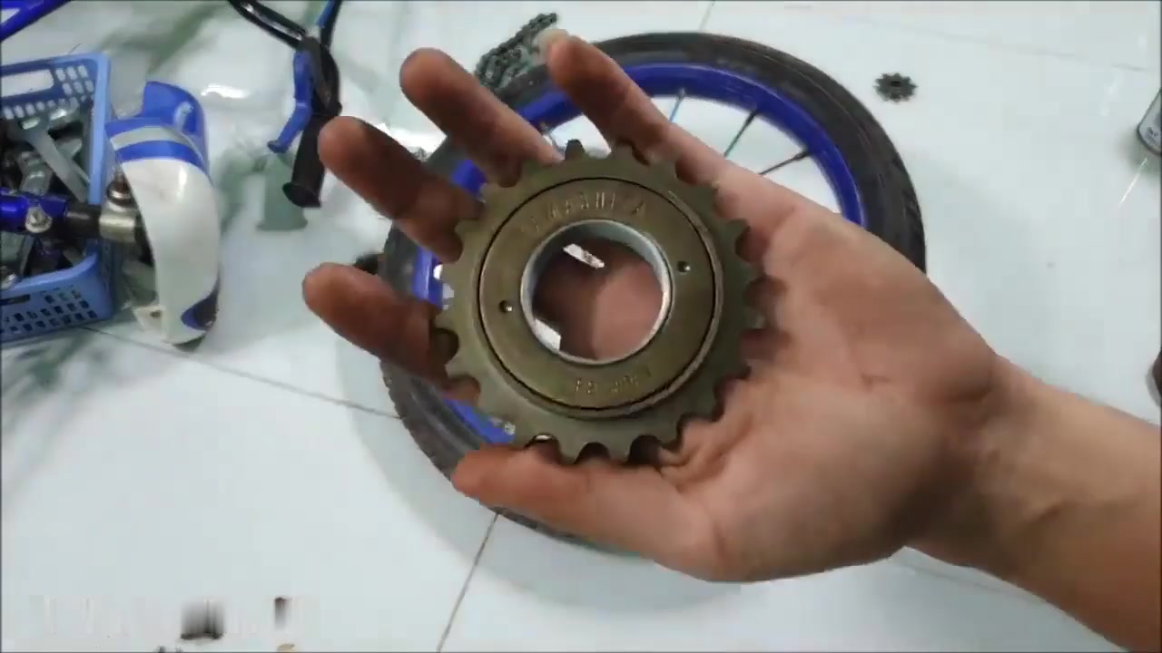 老爸为女儿用775电机改造废旧自行车,以后上学方便多了