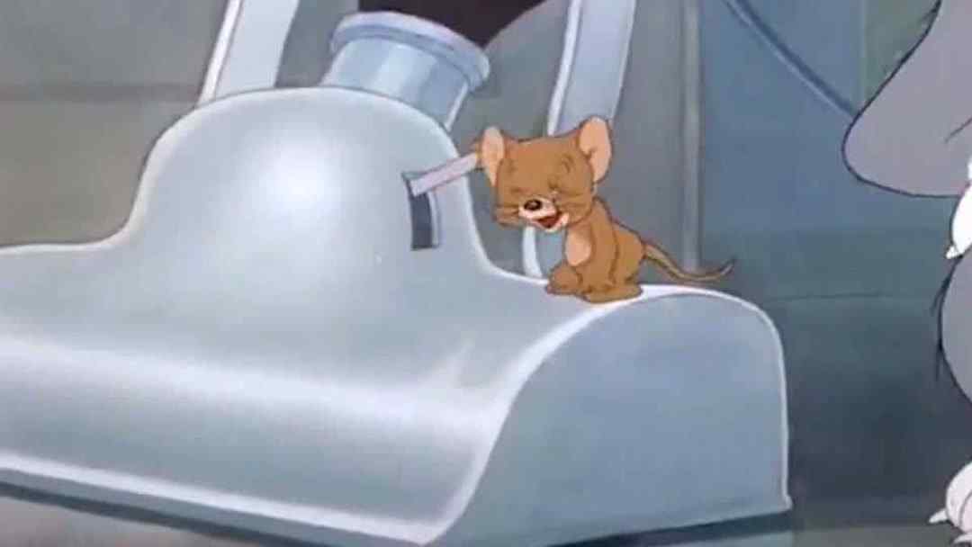 猫和老鼠搞笑动画:汤姆猫被杰瑞给吓坏了,瘫坐在地上没力气了