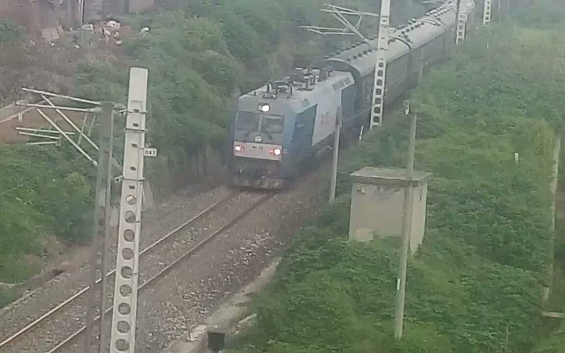 5612次经过某大桥下