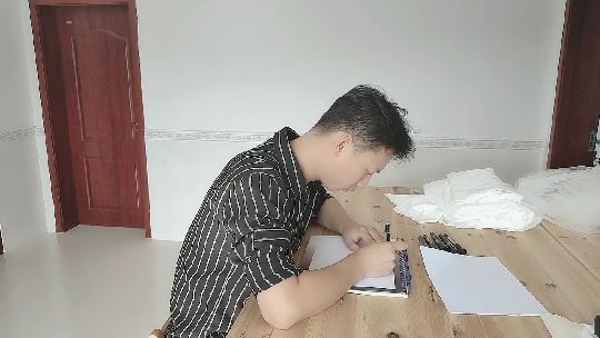 服装设计教程:吊带鱼尾礼服设计手绘