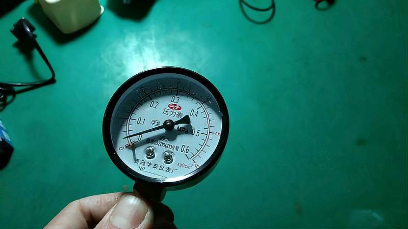无塔供水上面的压力表一般压力调到0.28到0.3左右压力高水泵会不停
