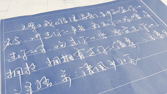 看完他写的字,我好想知道这么美的硬笔书法是如何练成,太厉害了