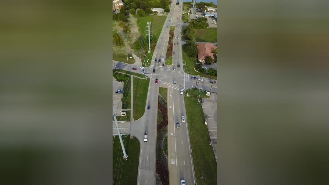 ...农村的 道路,这样道路一般都是限速45迈。 然后这里的农村是没有公交