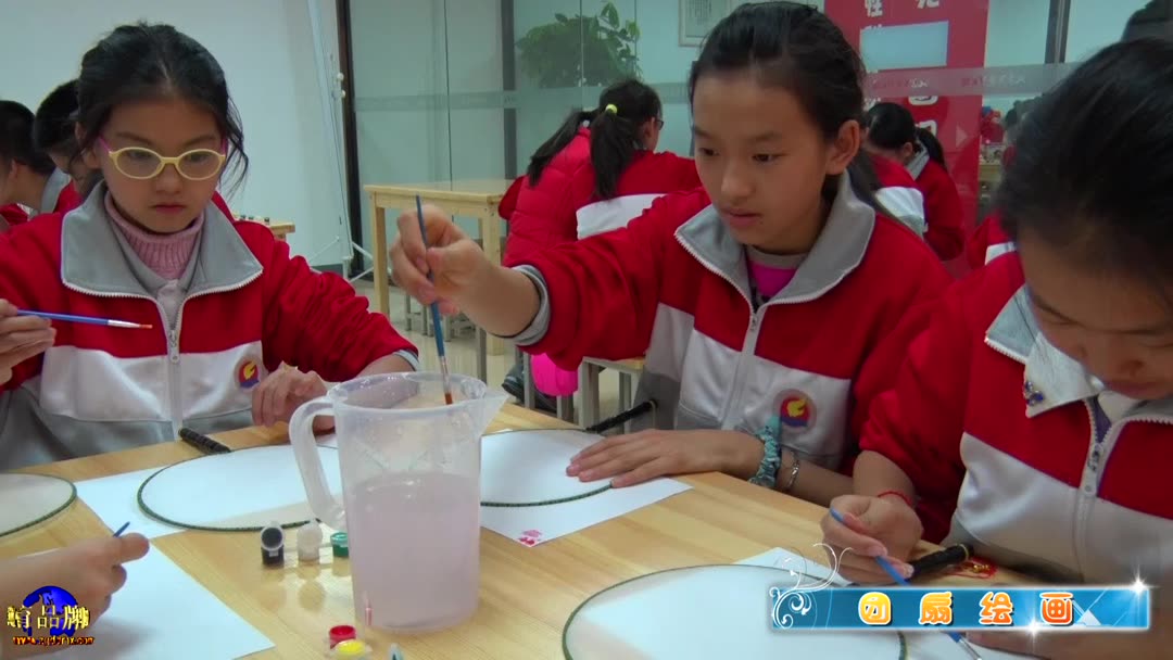 北京市第十一中学分校组织学生参观陶瓷艺术馆