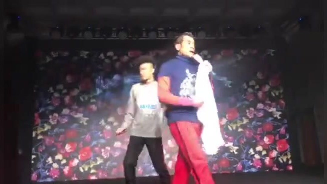 久违的现场表演,看得比演唱会还爽,不愧是舞台王者,随便表演都那么的...