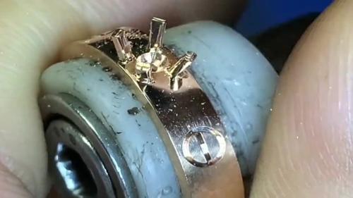 原来钻戒是这样做的,不用机械化设备辅助,全程都是师傅手艺活