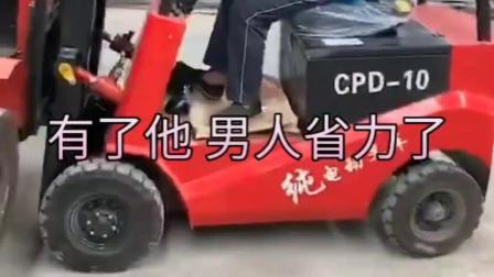 吴老板演示电动叉车视频