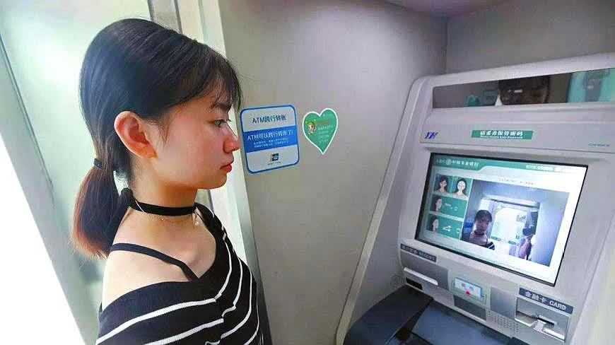 为什么银行每次总叫客户在ATM上取款呢?今天可算知道答案了