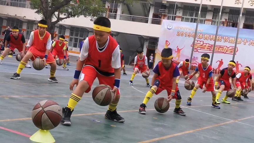 19届学生运动会开幕式,校队篮球队表演,棒棒哒～#我要魔法变身