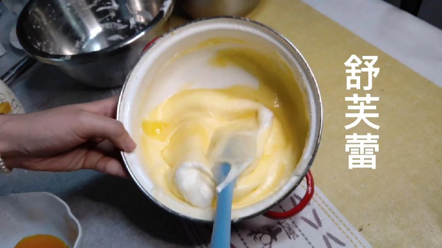 今天来挑战一下传说中入口即化的舒芙蕾,这是你们想要的舒芙蕾吗