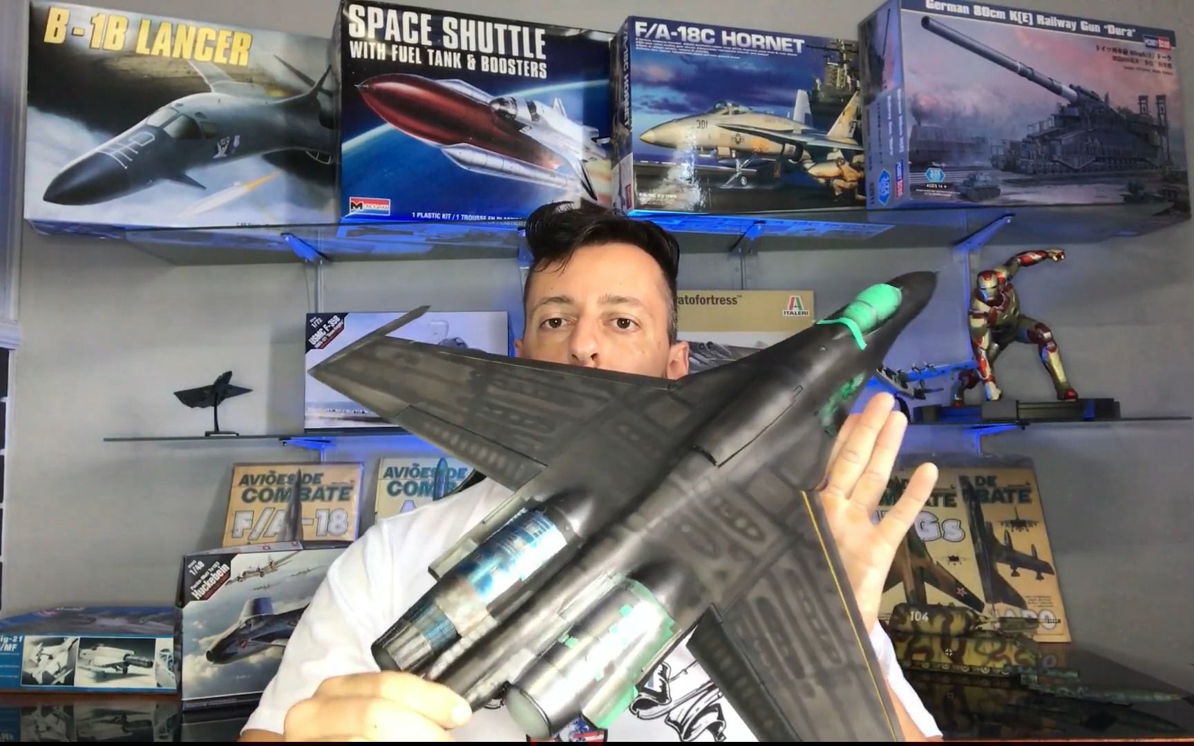 外国老哥制作中的占地约1平方米的1/32 小号手 SU-27